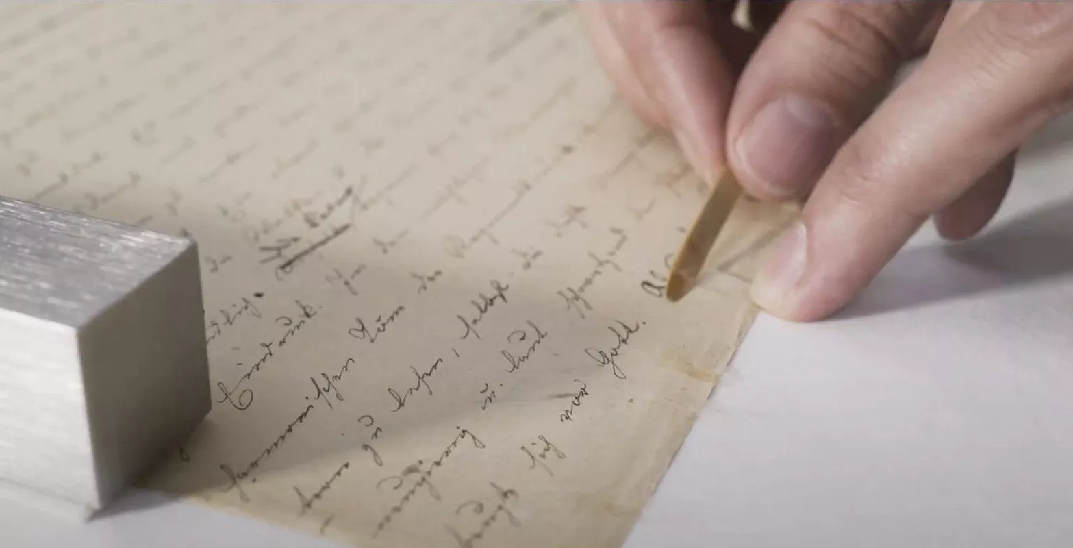 Die Restaurierung der Manuskripte Theodor Fontanes | Stadtmuseum Berlin